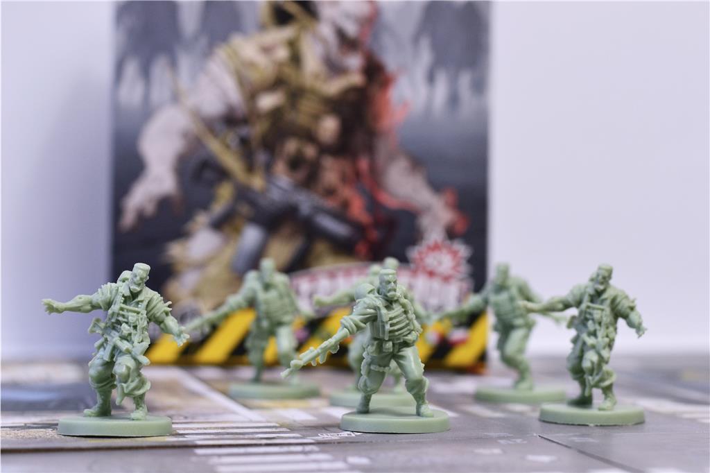 Pakiet Nieumarłych Zombicide: Fort Hendrix + Zombie Soldiers